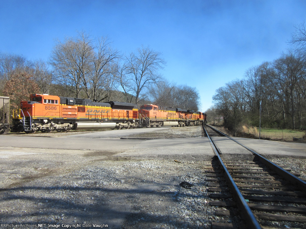 BNSF 8586